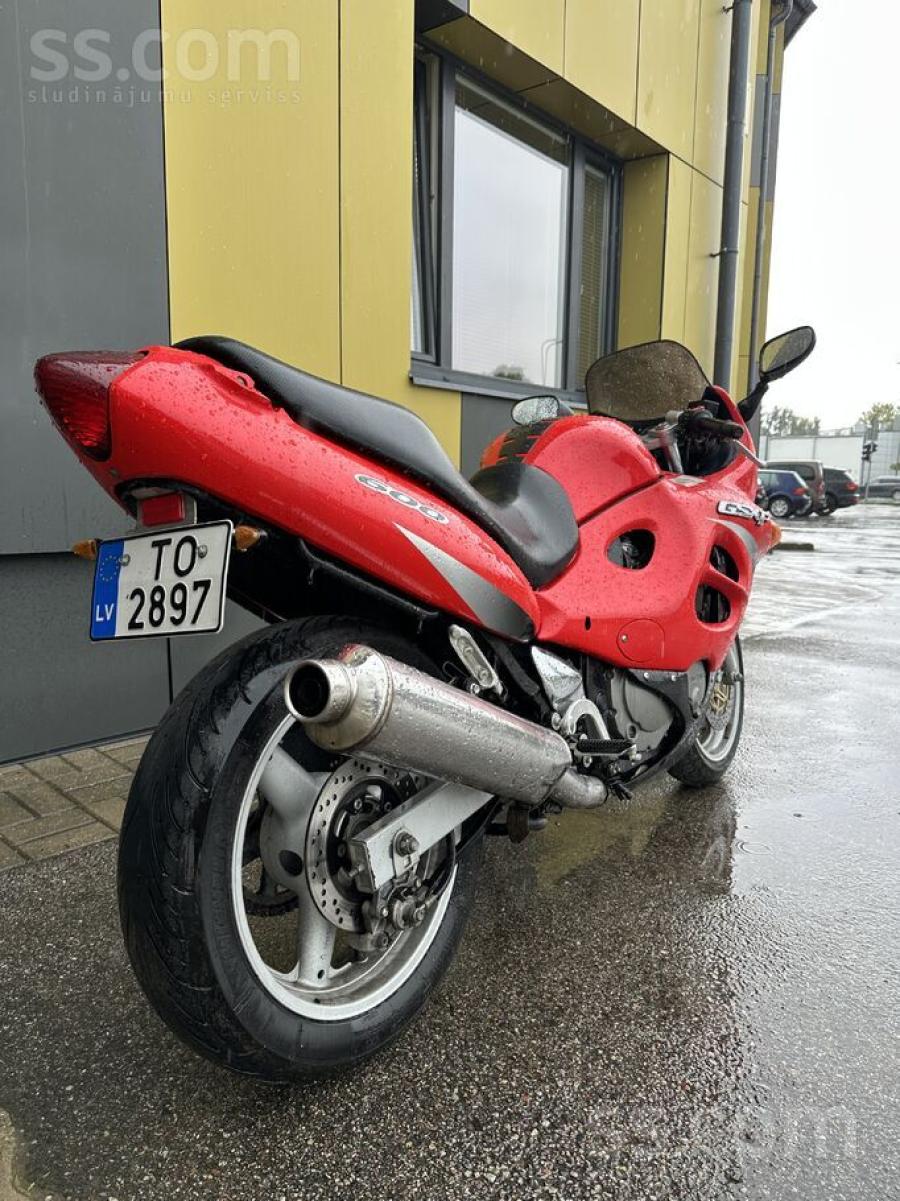 Сузуки GSX 600F 2000 в Рига, объемом двигателя 0.60 л и пробегом 0 тыс. км за 1500 €, фото 3 на AUTOMOTO.COM.LV