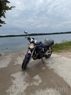 Suzuki GSX 750 2001 Rīga, ar dzinēja tilpumu 0.75 L un nobraukumu 0 tūkst. km par 2350 €, foto  vietnē AUTOMOTO.COM.LV