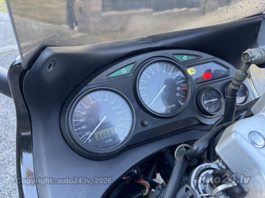 Черный Сузуки GSX 750F 1999 в Таллин, объемом двигателя 0.75 л и пробегом 67 тыс. км за 1100 €, фото 5 на AUTOMOTO.COM.LV