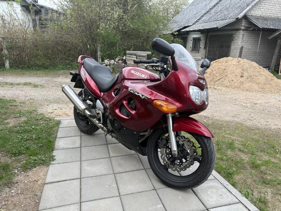 Suzuki GSX 750F 1999 Ventspils, ar dzinēja tilpumu 0.75 L un nobraukumu 0 tūkst. km par 1990 €, foto 1 vietnē AUTOMOTO.COM.LV