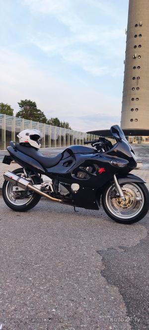 Suzuki GSX 750F 1999 Tallina, ar dzinēja tilpumu 0.75 L un nobraukumu 35 tūkst. km par 2500 €, foto  vietnē AUTOMOTO.COM.LV