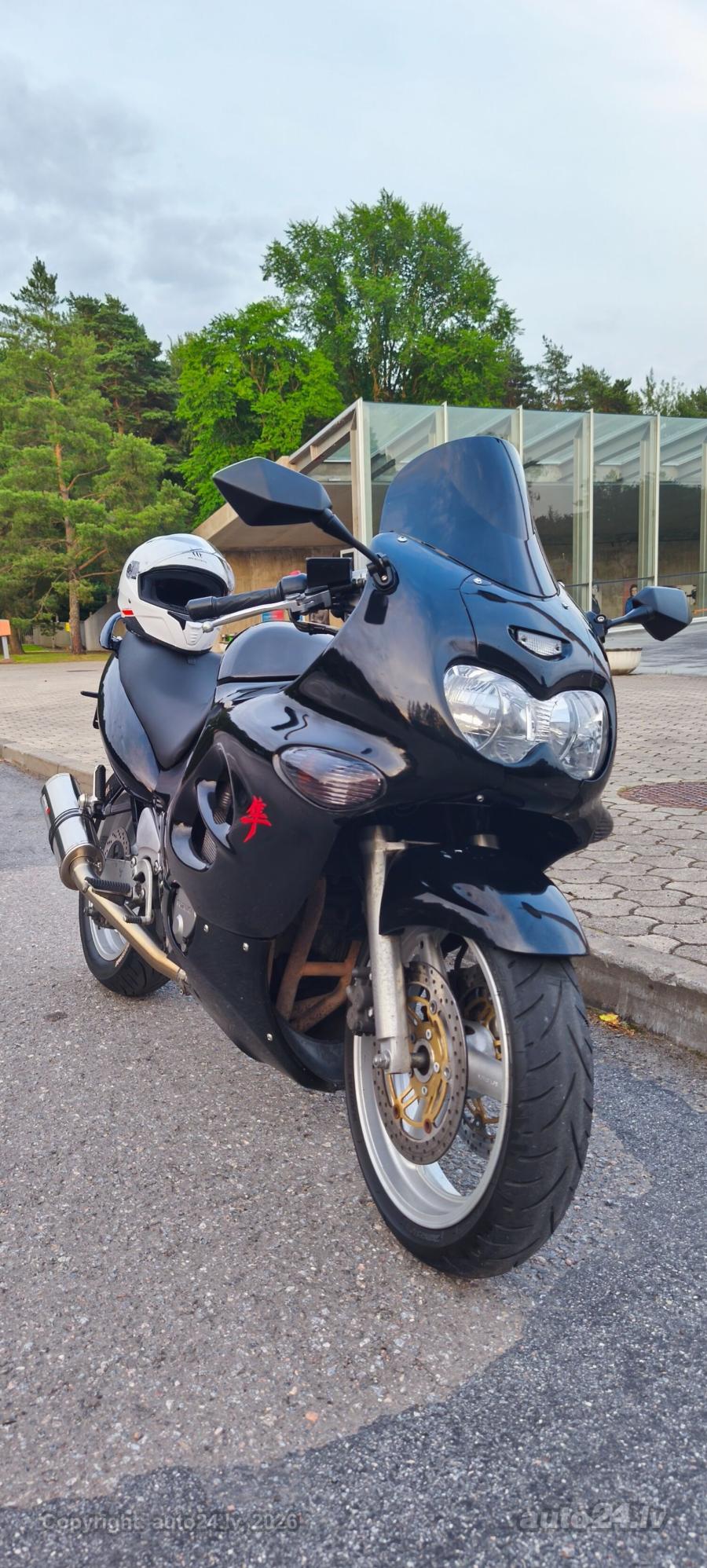Suzuki GSX 750F 1999 Tallina, ar dzinēja tilpumu 0.75 L un nobraukumu 35 tūkst. km par 2500 €, foto 4 vietnē AUTOMOTO.COM.LV