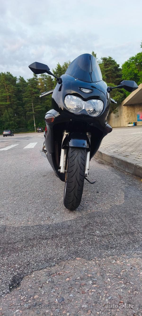 Suzuki GSX 750F 1999 Tallina, ar dzinēja tilpumu 0.75 L un nobraukumu 35 tūkst. km par 2500 €, foto 4 vietnē AUTOMOTO.COM.LV