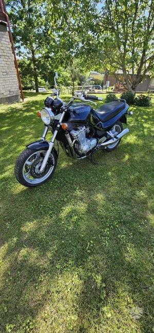 Melns Suzuki GSX 1991 Ukmergė, ar dzinēja tilpumu 1.10 L un nobraukumu 8 tūkst. km par 1550 €, foto  vietnē AUTOMOTO.COM.LV