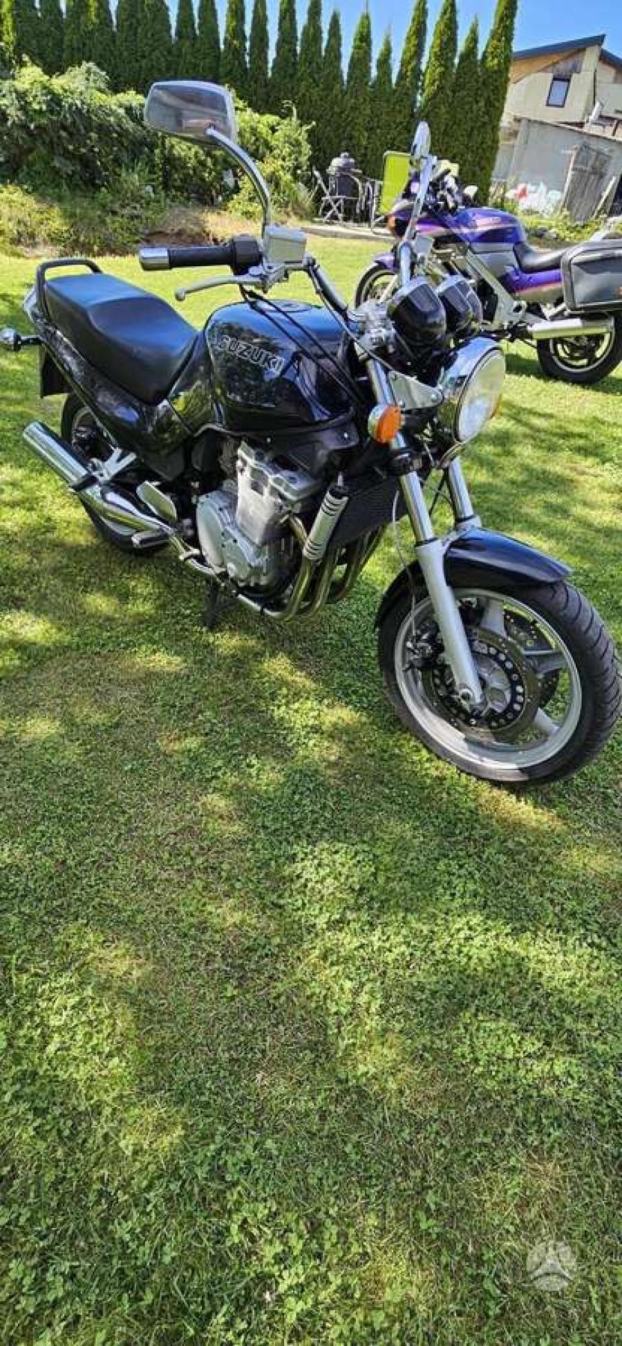 Black Suzuki GSX 1991 in Ukmerge, with an engine capacity of 1.10 L and mileage of 8 thousand km for 1550 €, photo 6 on AUTOMOTO.COM.LV