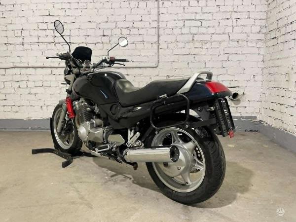Черный Сузуки GSX 1994 в Вильнюс, объемом двигателя 1.10 л и пробегом 57 тыс. км за 1950 €, фото 3 на AUTOMOTO.COM.LV