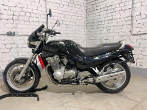 Melns Suzuki GSX 1994 Viļņa, ar dzinēja tilpumu 1.10 L un nobraukumu 57 tūkst. km par 1950 €, foto 5 vietnē AUTOMOTO.COM.LV