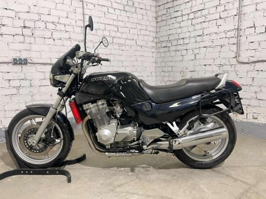 Melns Suzuki GSX 1994 Viļņa, ar dzinēja tilpumu 1.10 L un nobraukumu 57 tūkst. km par 1950 €, foto 5 vietnē AUTOMOTO.COM.LV