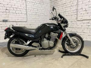 Melns Suzuki GSX 1994 Viļņa, ar dzinēja tilpumu 1.10 L un nobraukumu 57 tūkst. km par 1950 €, foto 6 vietnē AUTOMOTO.COM.LV