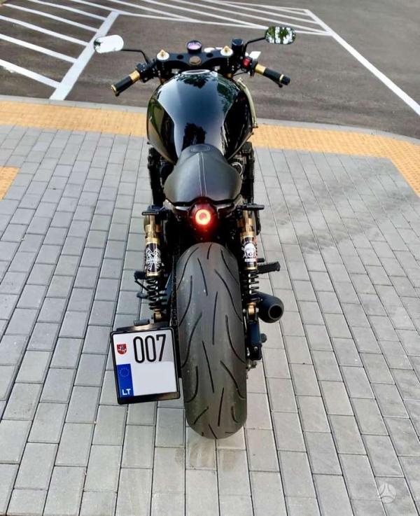 Черный Сузуки GSX 2002 в Акмяне, объемом двигателя 0.75 л и пробегом 1 тыс. км за 3299 €, фото 3 на AUTOMOTO.COM.LV