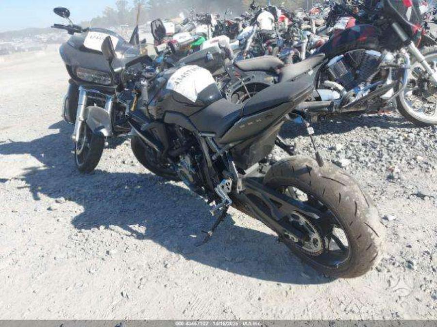 Black Suzuki GSX 2025 in Klaipeda, with an engine capacity of 0.80 L and mileage of 4 thousand km for 4425 €, photo 3 on AUTOMOTO.COM.LV