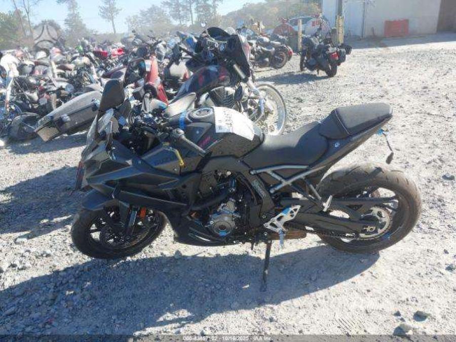Black Suzuki GSX 2025 in Klaipeda, with an engine capacity of 0.80 L and mileage of 4 thousand km for 4425 €, photo 13 on AUTOMOTO.COM.LV