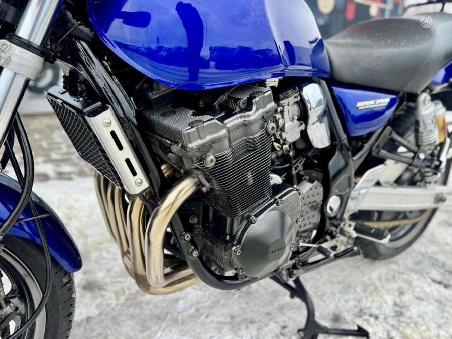Синий Сузуки GSX 2001 в Вильнюс, объемом двигателя 0.75 л и пробегом 46 тыс. км за 2199 €, фото 16 на AUTOMOTO.COM.LV