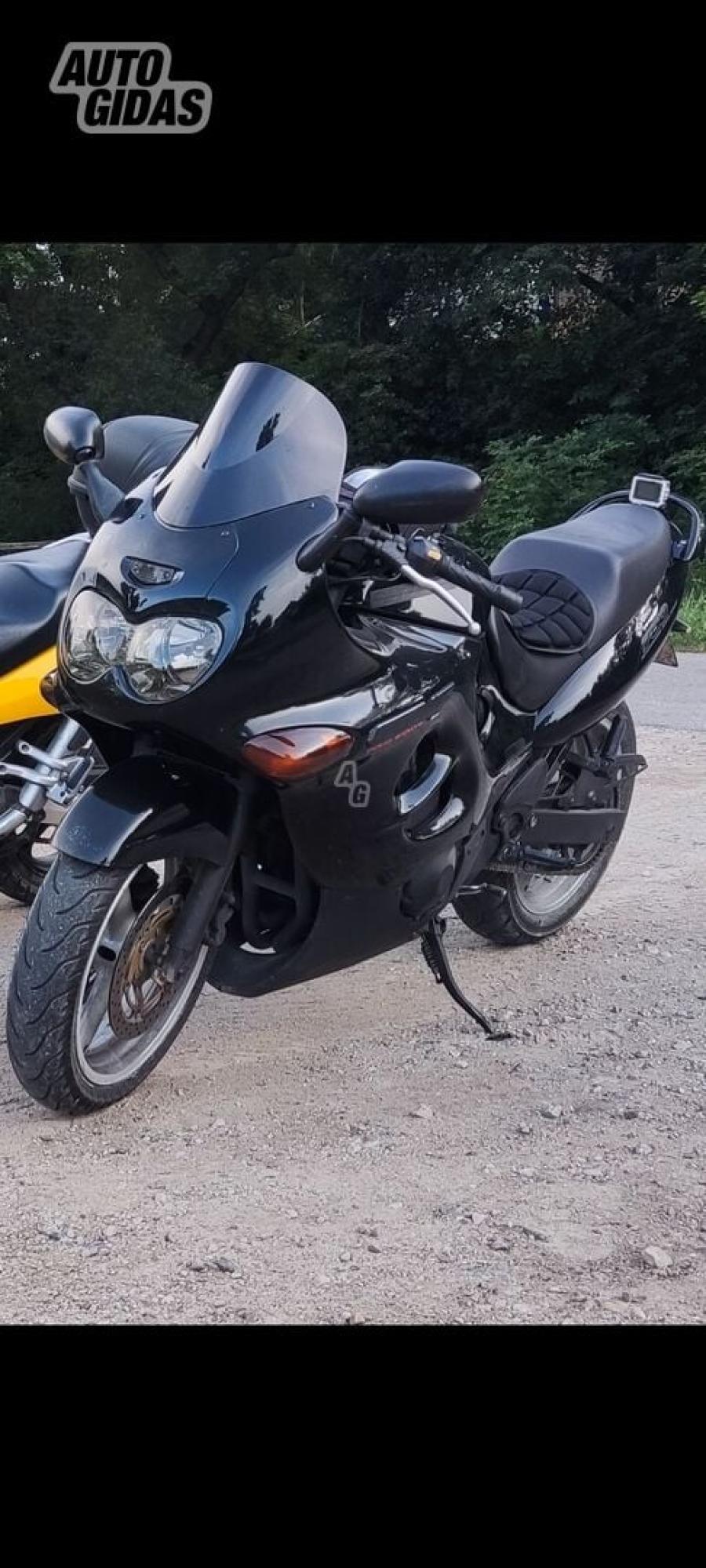 Melns Suzuki GSX-F 1999 Viļņa, ar dzinēja tilpumu 0.75 L un nobraukumu 314 tūkst. km par 1500 €, foto 1 vietnē AUTOMOTO.COM.LV