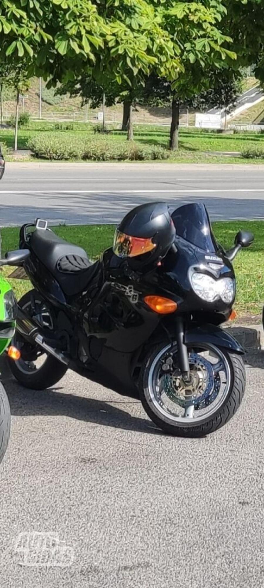 Melns Suzuki GSX-F 1999 Viļņa, ar dzinēja tilpumu 0.75 L un nobraukumu 314 tūkst. km par 1500 €, foto 3 vietnē AUTOMOTO.COM.LV