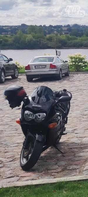Melns Suzuki GSX-F 1999 Viļņa, ar dzinēja tilpumu 0.75 L un nobraukumu 314 tūkst. km par 1500 €, foto 5 vietnē AUTOMOTO.COM.LV