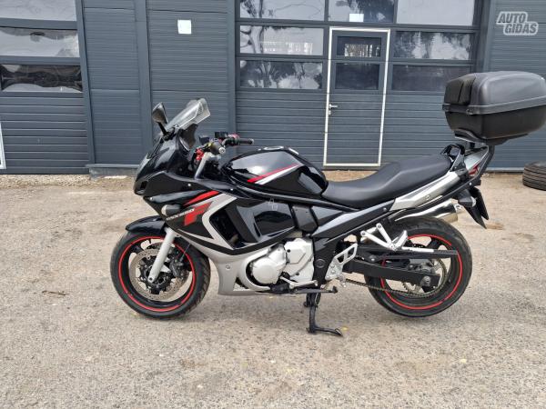 Melns Suzuki GSX-F 2009 Viļņa, ar dzinēja tilpumu 0.66 L un nobraukumu 50 tūkst. km par 3200 €, foto 1 vietnē AUTOMOTO.COM.LV