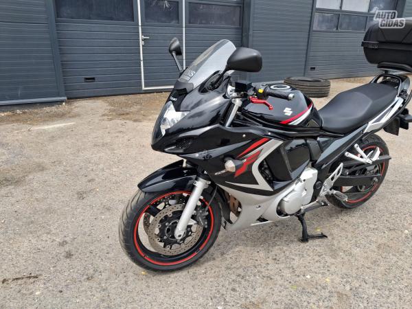 Melns Suzuki GSX-F 2009 Viļņa, ar dzinēja tilpumu 0.66 L un nobraukumu 50 tūkst. km par 3200 €, foto 2 vietnē AUTOMOTO.COM.LV