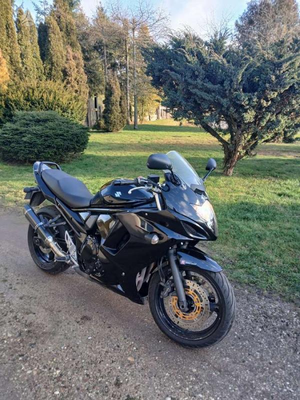 Melns Suzuki GSX-F 2010 Marijampole, ar dzinēja tilpumu 0.66 L un nobraukumu 75 tūkst. km par 2800 €, foto 3 vietnē AUTOMOTO.COM.LV