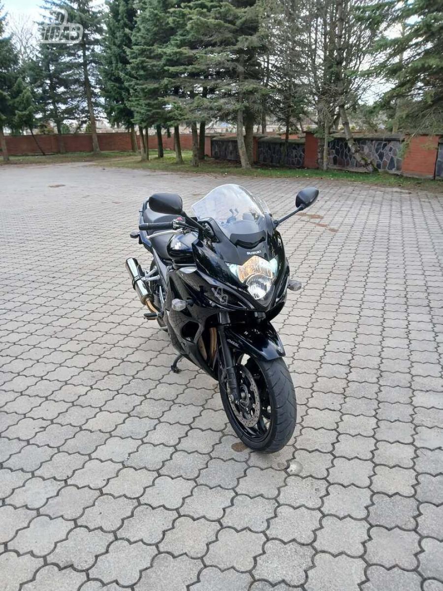 Black Suzuki GSX-F 2010 in Vilnius, with an engine capacity of 1.25 L and mileage of 56 thousand km for 3199 €, photo 3 on AUTOMOTO.COM.LV