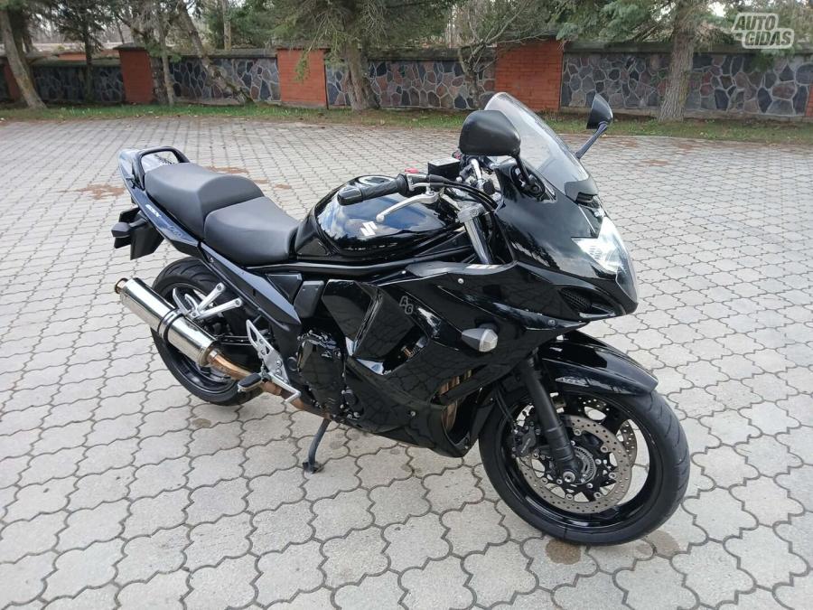 Black Suzuki GSX-F 2010 in Vilnius, with an engine capacity of 1.25 L and mileage of 56 thousand km for 3199 €, photo 4 on AUTOMOTO.COM.LV