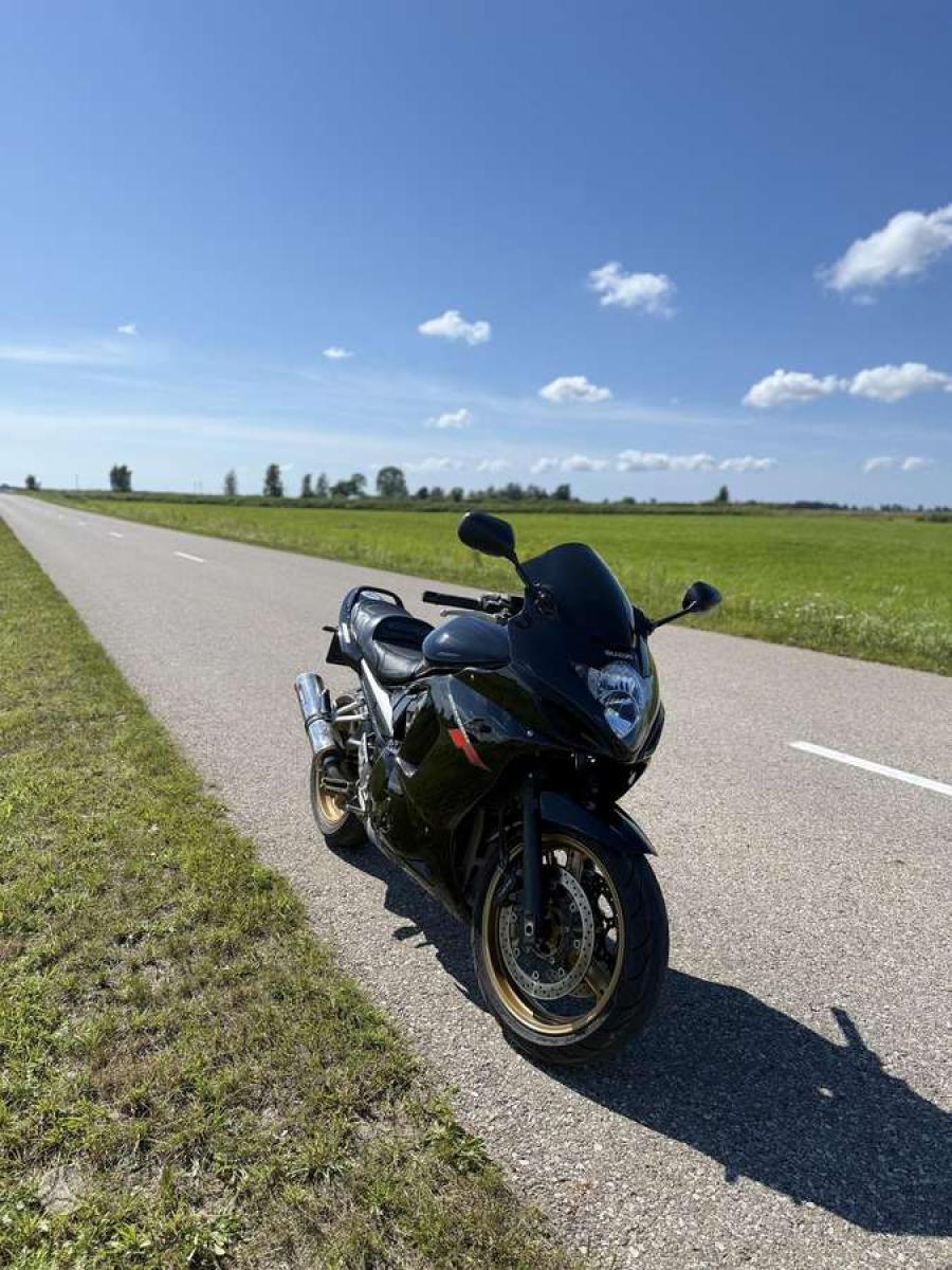Black Suzuki GSX-F 2010 in Silute, with an engine capacity of 0.65 L and mileage of 40 thousand km for 3000 €, photo 1 on AUTOMOTO.COM.LV