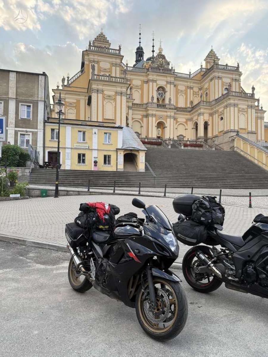 Black Suzuki GSX-F 2010 in Silute, with an engine capacity of 0.65 L and mileage of 40 thousand km for 3000 €, photo 3 on AUTOMOTO.COM.LV