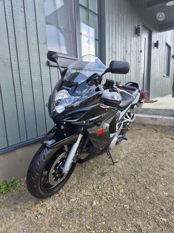 Suzuki GSX-F 2010 Kuršėnai vietnē Melns Suzuki GSX-F 2010 Kuršėnai, ar dzinēja tilpumu 0.66 L un nobraukumu 44 tūkst. km par 3150 €, foto 4 vietnē AUTOMOTO.COM.LV