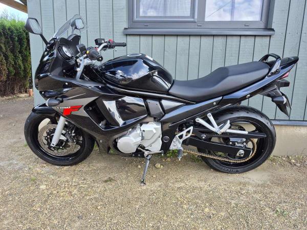 Suzuki GSX-F 2010 Kuršėnai vietnē Melns Suzuki GSX-F 2010 Kuršėnai, ar dzinēja tilpumu 0.66 L un nobraukumu 44 tūkst. km par 3150 €, foto 5 vietnē AUTOMOTO.COM.LV