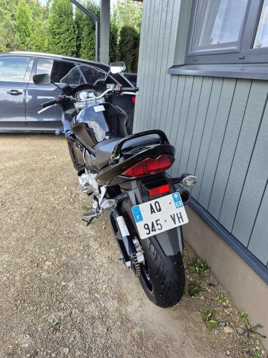 Black Suzuki GSX-F 2010 in Kursenai, with an engine capacity of 0.66 L and mileage of 44 thousand km for 3150 €, photo 8 on AUTOMOTO.COM.LV