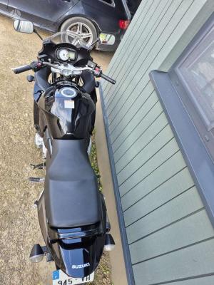 Black Suzuki GSX-F 2010 in Kursenai, with an engine capacity of 0.66 L and mileage of 44 thousand km for 3150 €, photo 9 on AUTOMOTO.COM.LV
