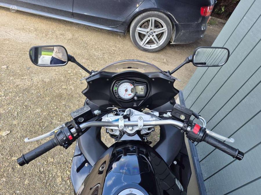 Black Suzuki GSX-F 2010 in Kursenai, with an engine capacity of 0.66 L and mileage of 44 thousand km for 3150 €, photo 10 on AUTOMOTO.COM.LV
