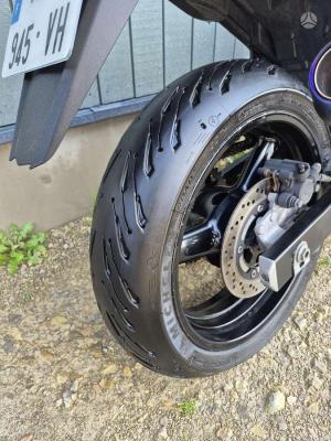 Black Suzuki GSX-F 2010 in Kursenai, with an engine capacity of 0.66 L and mileage of 44 thousand km for 3150 €, photo 12 on AUTOMOTO.COM.LV