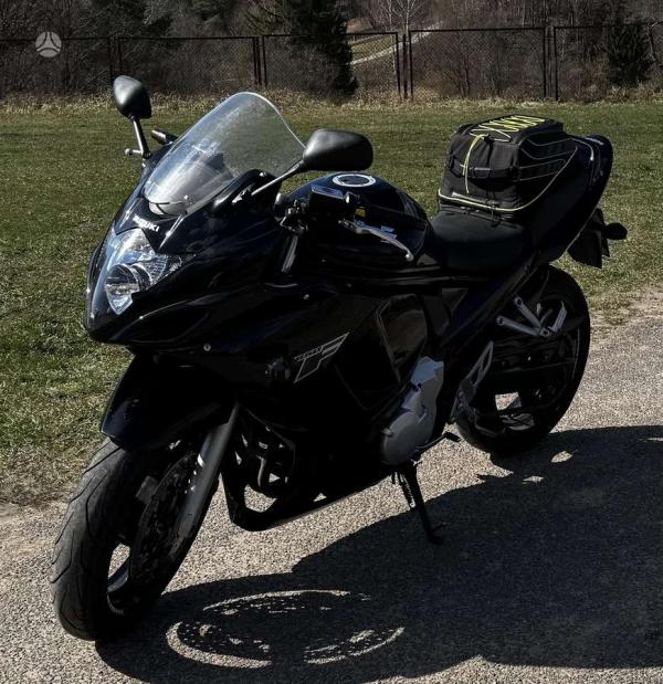 Melns Suzuki GSX-F 2011 Kauņa, ar dzinēja tilpumu 0.65 L un nobraukumu 50 tūkst. km par 2650 €, foto 2 vietnē AUTOMOTO.COM.LV