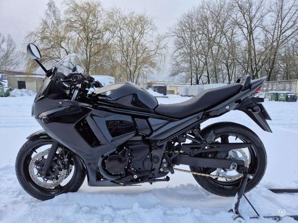 Black Suzuki GSX-F 2013 in Klaipeda, with an engine capacity of 0.66 L and mileage of 29 thousand km for 3600 €, photo 1 on AUTOMOTO.COM.LV