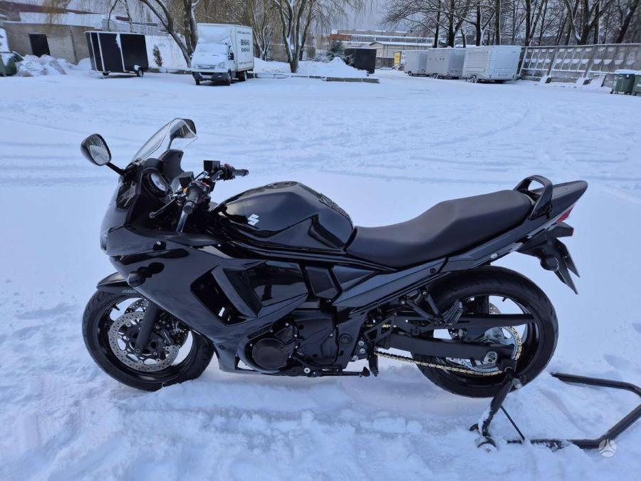 Melns Suzuki GSX-F 2013 Klaipėda, ar dzinēja tilpumu 0.66 L un nobraukumu 29 tūkst. km par 3600 €, foto 2 vietnē AUTOMOTO.COM.LV