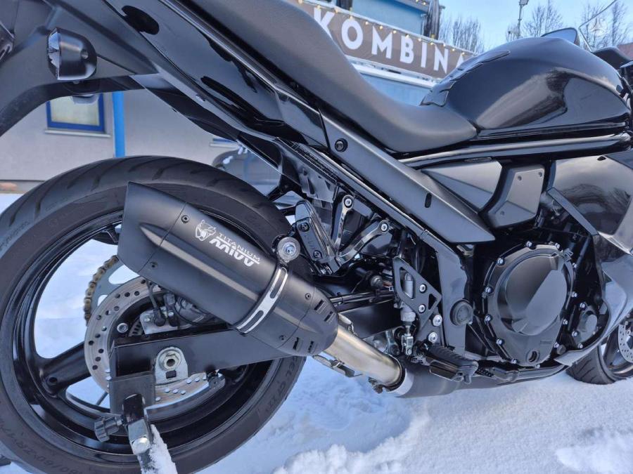 Melns Suzuki GSX-F 2013 Klaipėda, ar dzinēja tilpumu 0.66 L un nobraukumu 29 tūkst. km par 3600 €, foto 17 vietnē AUTOMOTO.COM.LV
