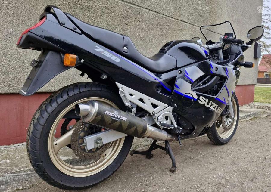 Синий Сузуки GSX-F 1994 в Каунас, объемом двигателя 0.75 л и пробегом 36 тыс. км за 1050 €, фото 4 на AUTOMOTO.COM.LV