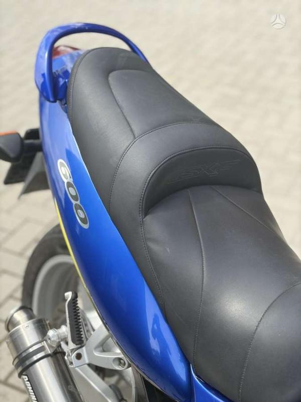 Blue Suzuki GSX-F 2001 in Rokiskis, with an engine capacity of 0.60 L and mileage of 60 thousand km for 1500 €, photo 5 on AUTOMOTO.COM.LV