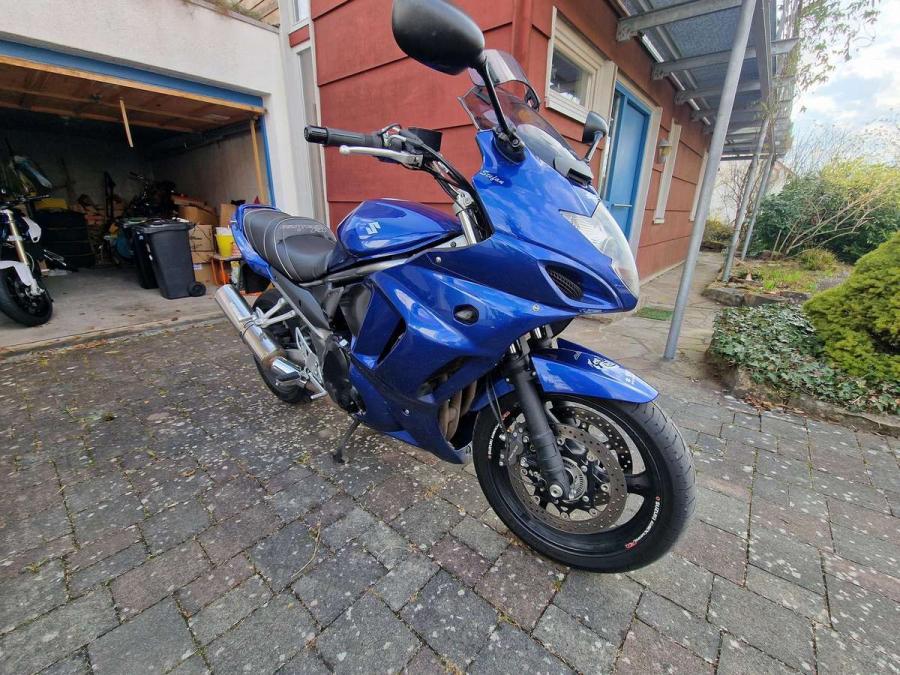 Zils Suzuki GSX-F 2014 Visaginas, ar dzinēja tilpumu 1.25 L un nobraukumu 40 tūkst. km par 3250 €, foto 1 vietnē AUTOMOTO.COM.LV