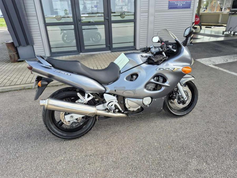 Серый Сузуки GSX-F 2003 в Куршенай, объемом двигателя 0.75 л и пробегом 45 тыс. км за 1250 €, фото 1 на AUTOMOTO.COM.LV