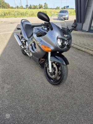 Серый Сузуки GSX-F 2003 в Куршенай, объемом двигателя 0.75 л и пробегом 45 тыс. км за 1250 €, фото 3 на AUTOMOTO.COM.LV