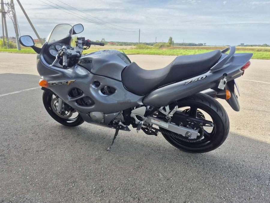 Серый Сузуки GSX-F 2003 в Куршенай, объемом двигателя 0.75 л и пробегом 45 тыс. км за 1250 €, фото 6 на AUTOMOTO.COM.LV