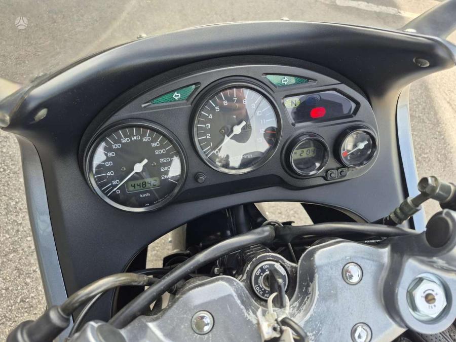Серый Сузуки GSX-F 2003 в Куршенай, объемом двигателя 0.75 л и пробегом 45 тыс. км за 1250 €, фото 7 на AUTOMOTO.COM.LV