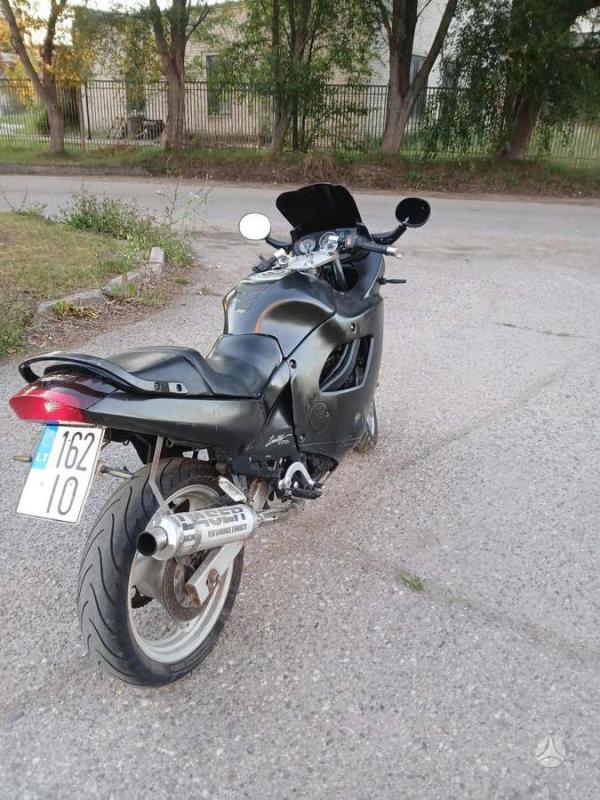 Suzuki GSX-F 1990 Panevēža, ar dzinēja tilpumu 0.60 L un nobraukumu 50 tūkst. km par 1100 €, foto 1 vietnē AUTOMOTO.COM.LV