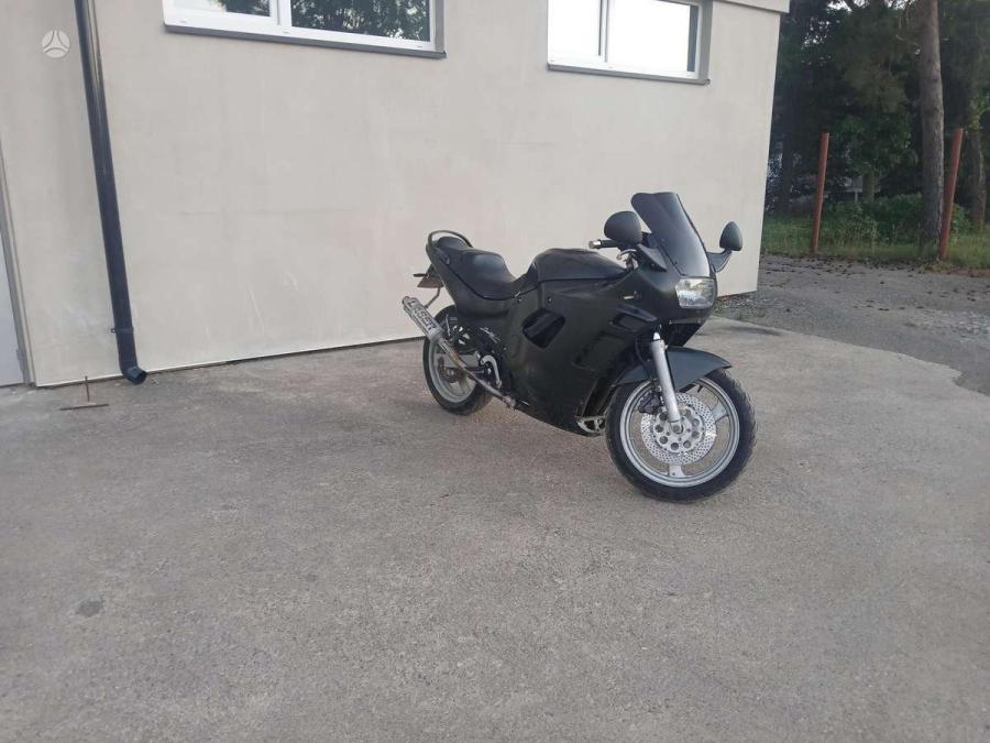 Suzuki GSX-F 1990 in Panevezys, with an engine capacity of 0.60 L and mileage of 50 thousand km for 1100 €, photo 3 on AUTOMOTO.COM.LV
