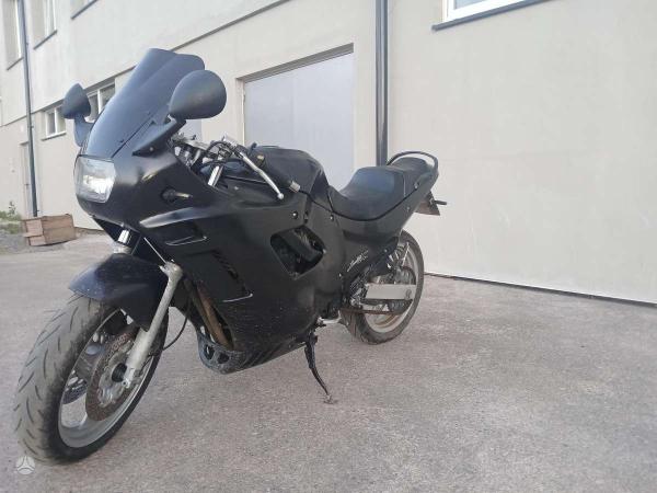 Suzuki GSX-F 1990 Panevēža, ar dzinēja tilpumu 0.60 L un nobraukumu 50 tūkst. km par 1100 €, foto 6 vietnē AUTOMOTO.COM.LV