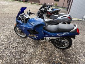 Suzuki GSX-F 1990 in Kelme, with an engine capacity of 0.75 L and mileage of 0 thousand km for 465 €, photo 6 on AUTOMOTO.COM.LV