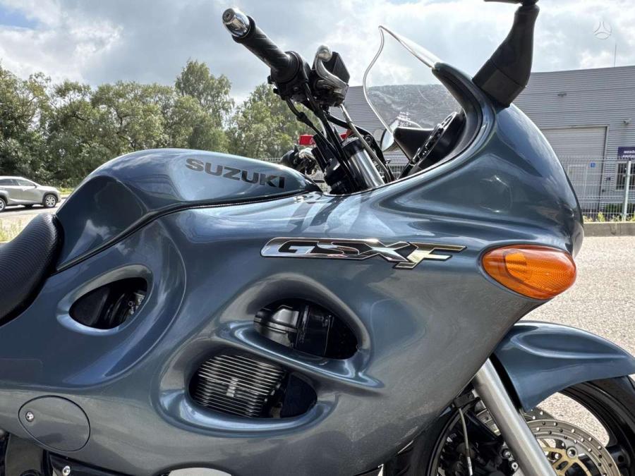 Suzuki GSX-F 2000 Viļņa, ar dzinēja tilpumu 0.75 L un nobraukumu 41 tūkst. km par 1499 €, foto 16 vietnē AUTOMOTO.COM.LV