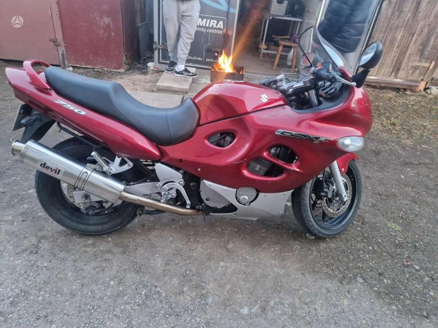 Suzuki GSX-F 2006 Ariogala, ar dzinēja tilpumu 0.75 L un nobraukumu 24 tūkst. km par 1500 €, foto 5 vietnē AUTOMOTO.COM.LV